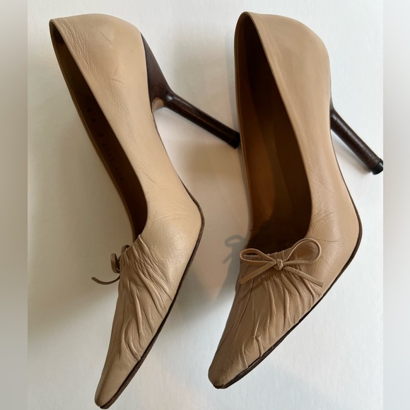 Gucci | Shoes | Gucci Nappa Charlotte Leather Pointed Toe Pumps Mud ...